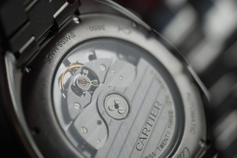 Luxury Watch Authentication Guide: Spotting Fakes in Cartier, OMEGA & More
